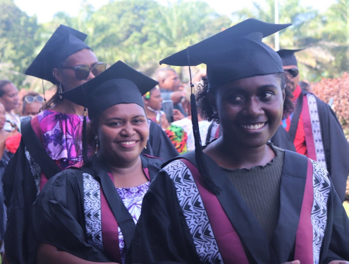 𝐒𝐨𝐥𝐨𝐦𝐨𝐧 𝐈𝐬𝐥𝐚𝐧𝐝𝐬 𝐍𝐚𝐭𝐢𝐨𝐧𝐚𝐥 𝐔𝐧𝐢𝐯𝐞𝐫𝐬𝐢𝐭𝐲 (𝐒𝐈𝐍𝐔) 𝐇𝐨𝐬𝐭𝐬 𝟏𝟏𝐭𝐡 𝐆𝐫𝐚𝐝𝐮𝐚𝐭𝐢𝐨𝐧 ...